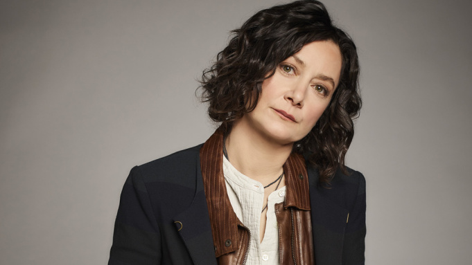 Sara Gilbert ficha por la tercera temporada de Atypical - Series Adictos